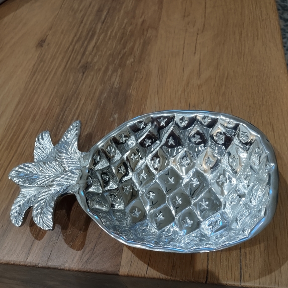 Beatrz Ball | Dining | Beatriz Ball Garden Pineapple Candy Or Nut Bowl ...